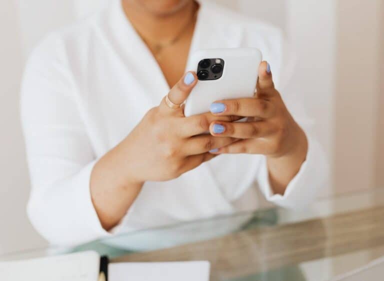 Rehabs Near Me That Allow Cell Phones | Virtue Recoveryu